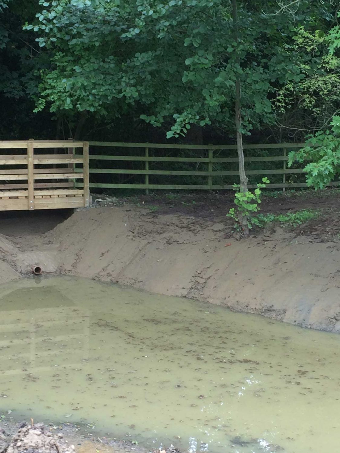 Clay lining lakes in Berkshire, Hampshire and Surrey - Let The Digger Do It