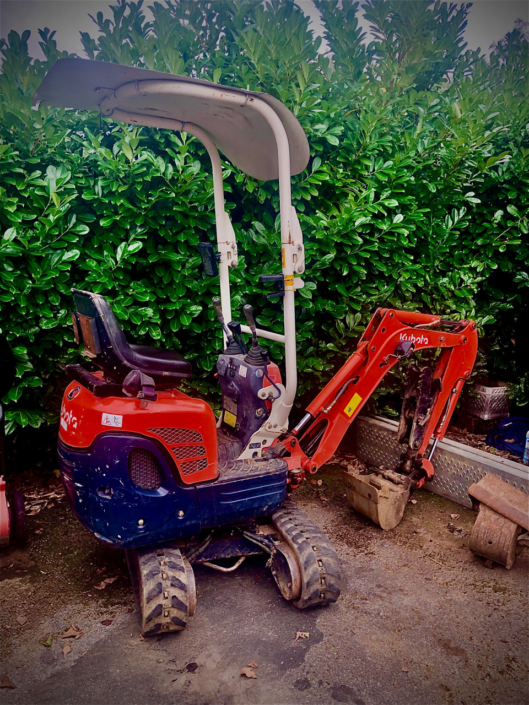 Mini digger hire with driver in Berkshire Hampshire Surrey - Let The ...